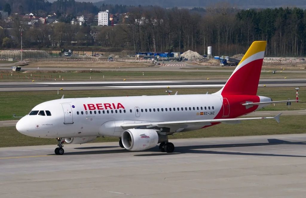 tarantula bites an Iberia pilot allergic to spiders during a flight to ...